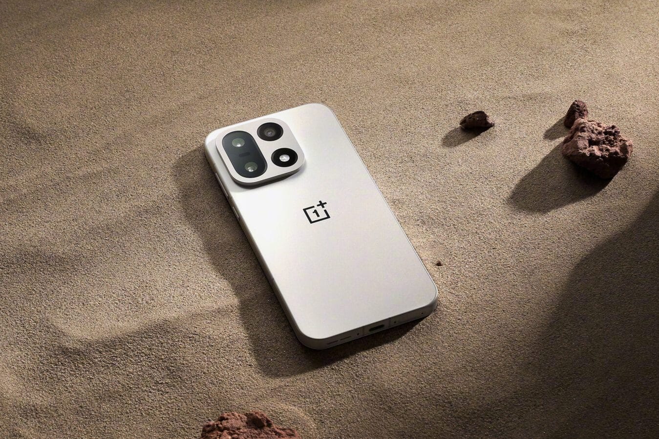 Get A Look At The OnePlus 15 From Every Angle