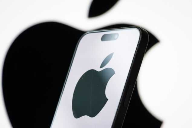 Apple Reveals It Has 2 5 Billion - Apple Reveals It Has 2.5